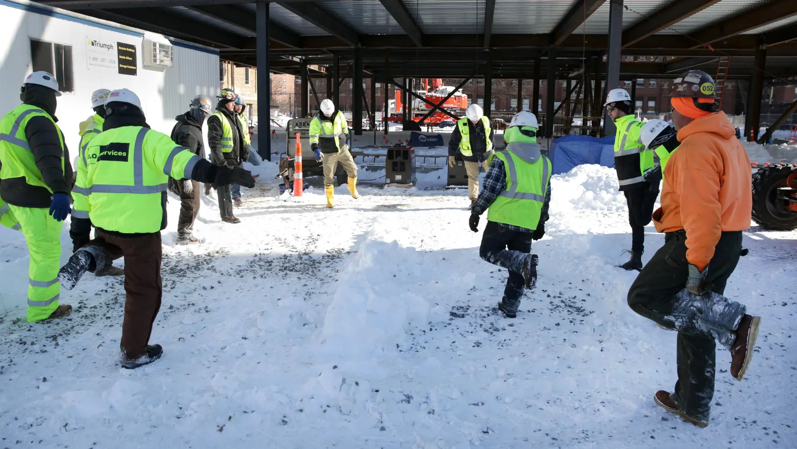 Working in Cold Weather: The Ergonomics Guide 2025 - ErgoGlobal